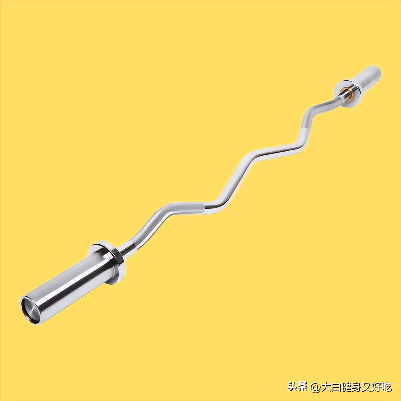 Various barbell bars in the gym, each weighing - iNEWS