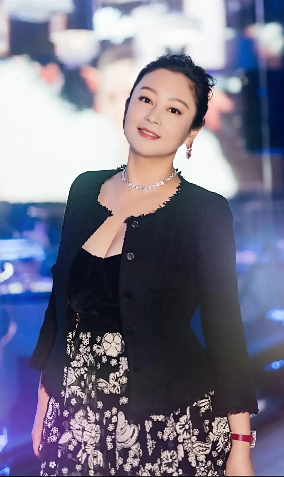 Chen Hong is so beautiful - iNEWS