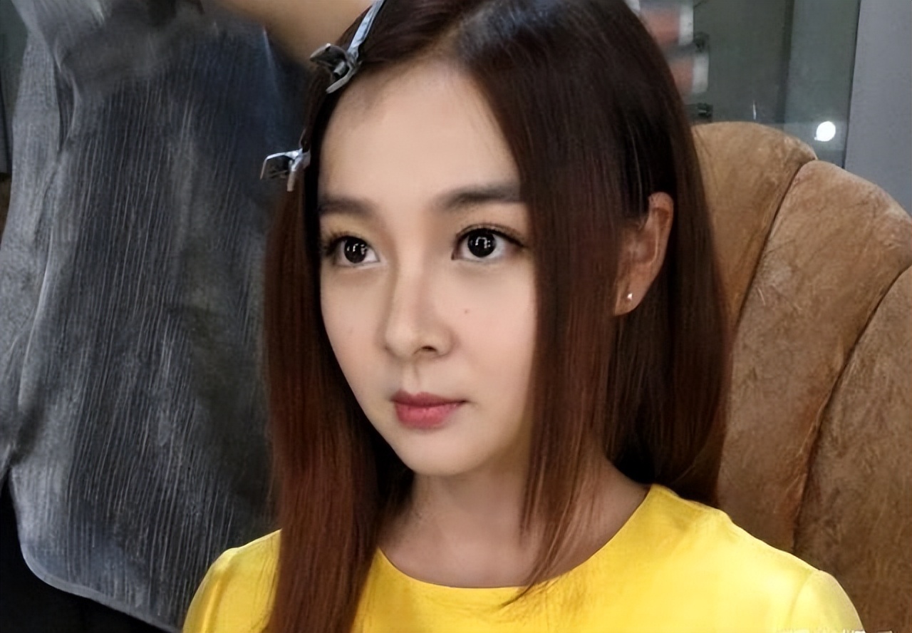 When she was 14 years old, her "first love" was given to Shi Xiaolong ...