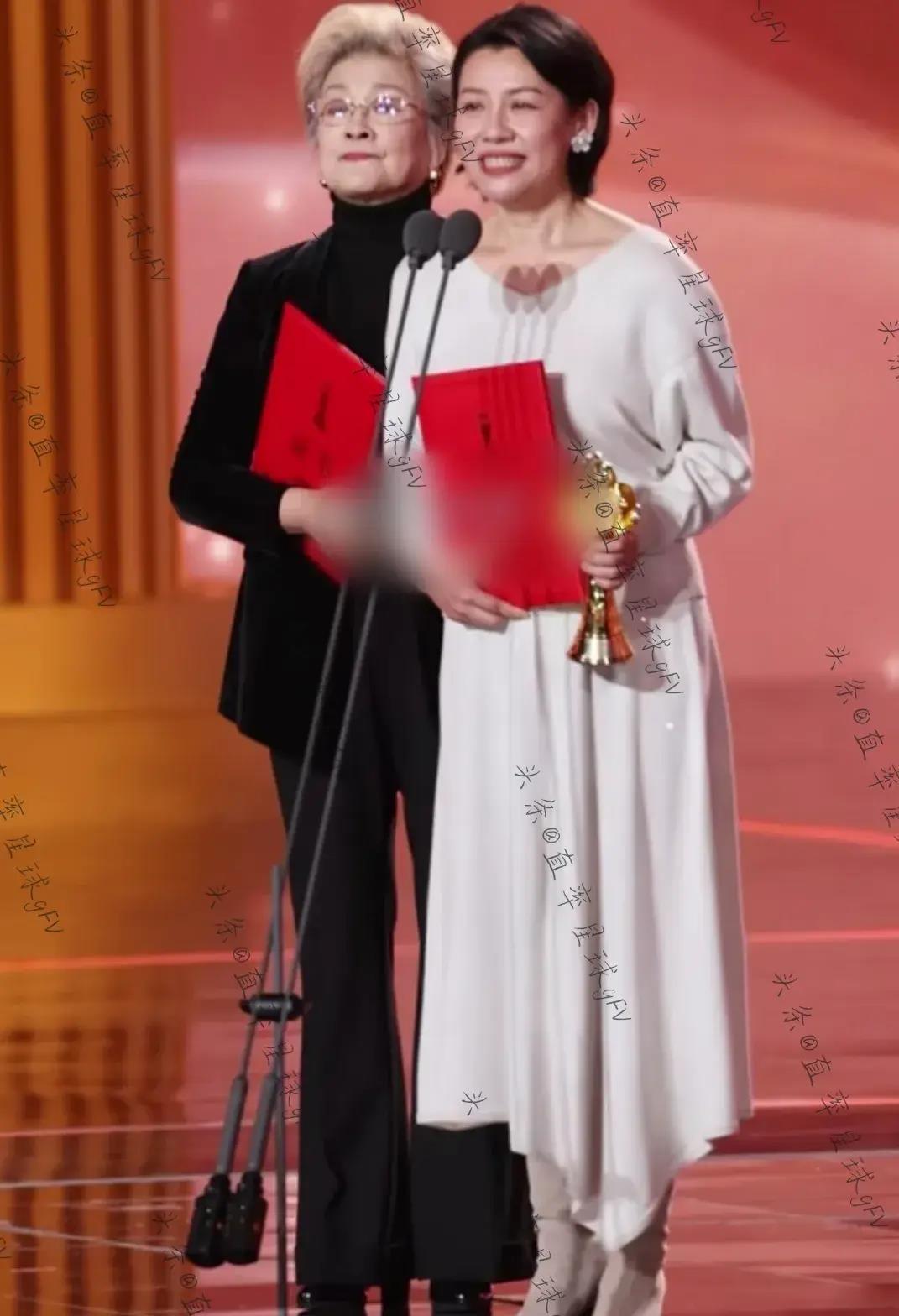 50-year-old Liu Lin never relies on exposing her flesh to attract ...