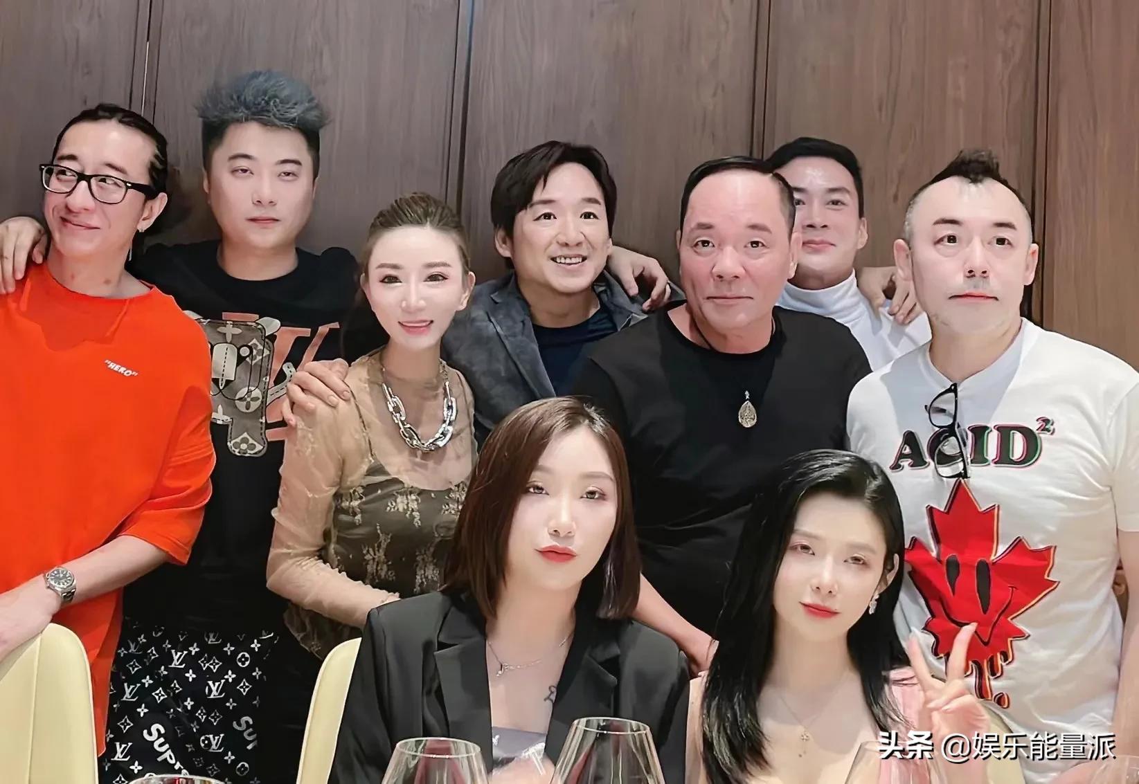 Zhixiong's kitchen opened, and the stars arrived - iNEWS