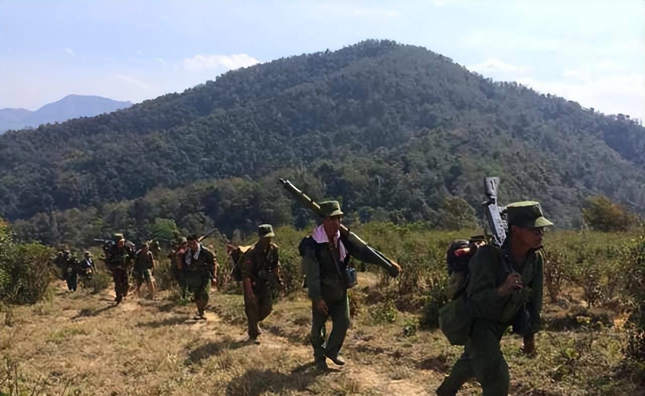 Blitz! The Myanmar army fights back! - iMedia