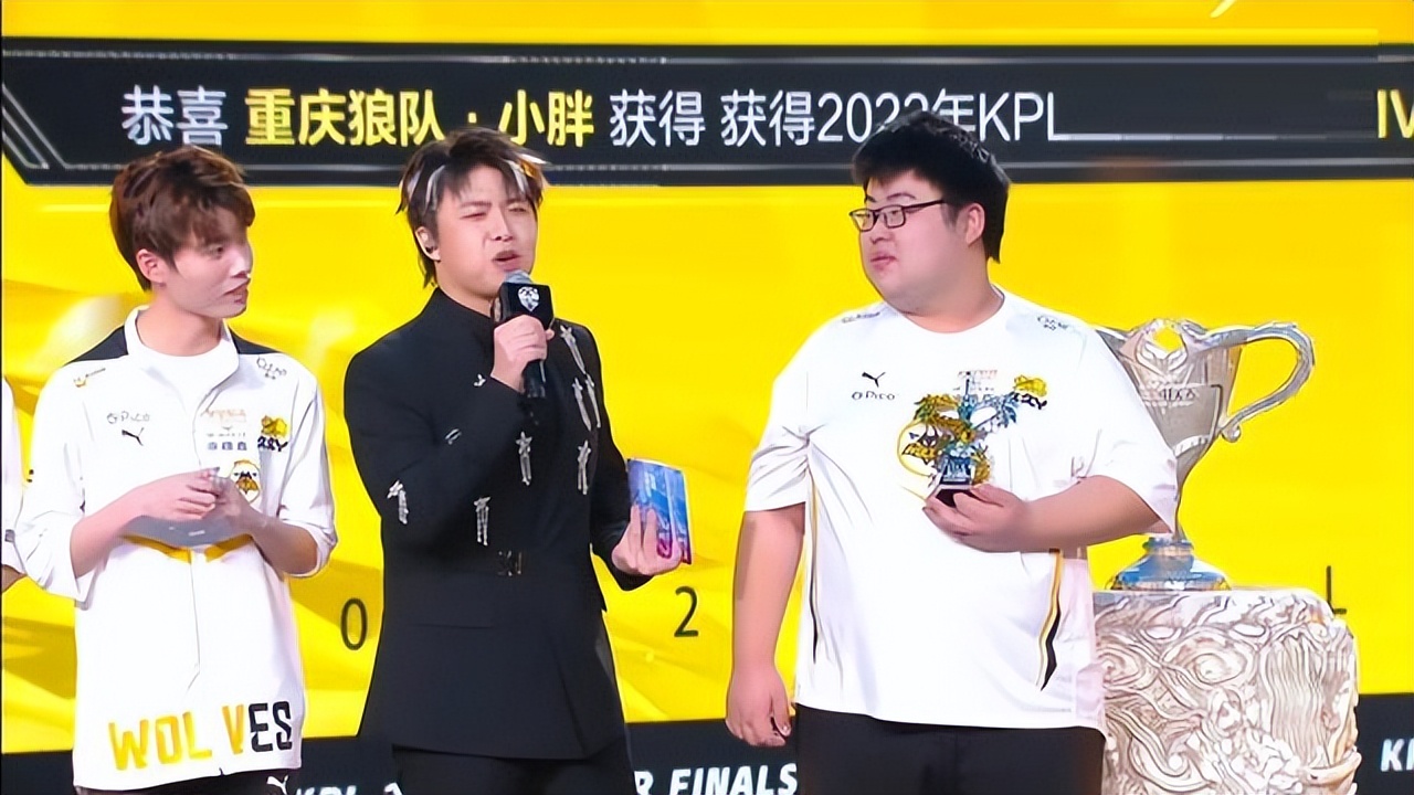 Xiaopang was named the No. 1 jungler in KPL. After the game, Jinyu was embarrassed and could ...