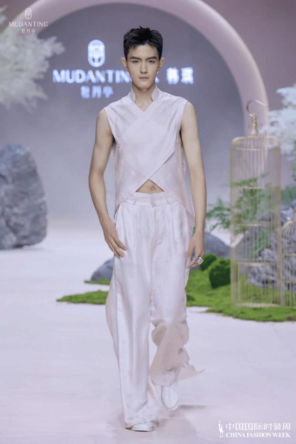 Han Qi: independent woman, pleasing to others - iNEWS