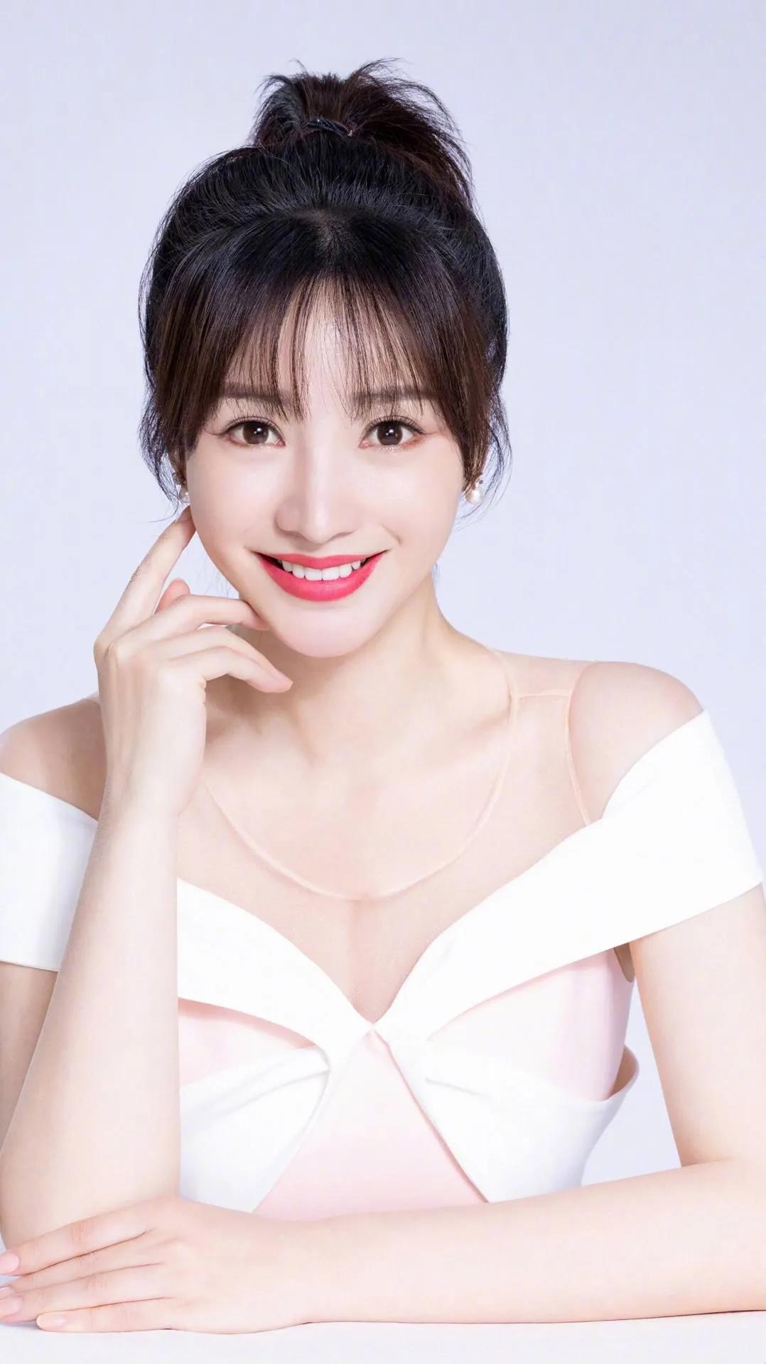 Liu Yan was born on November 8, 1980 in Hengyang, Hunan Province.star ...