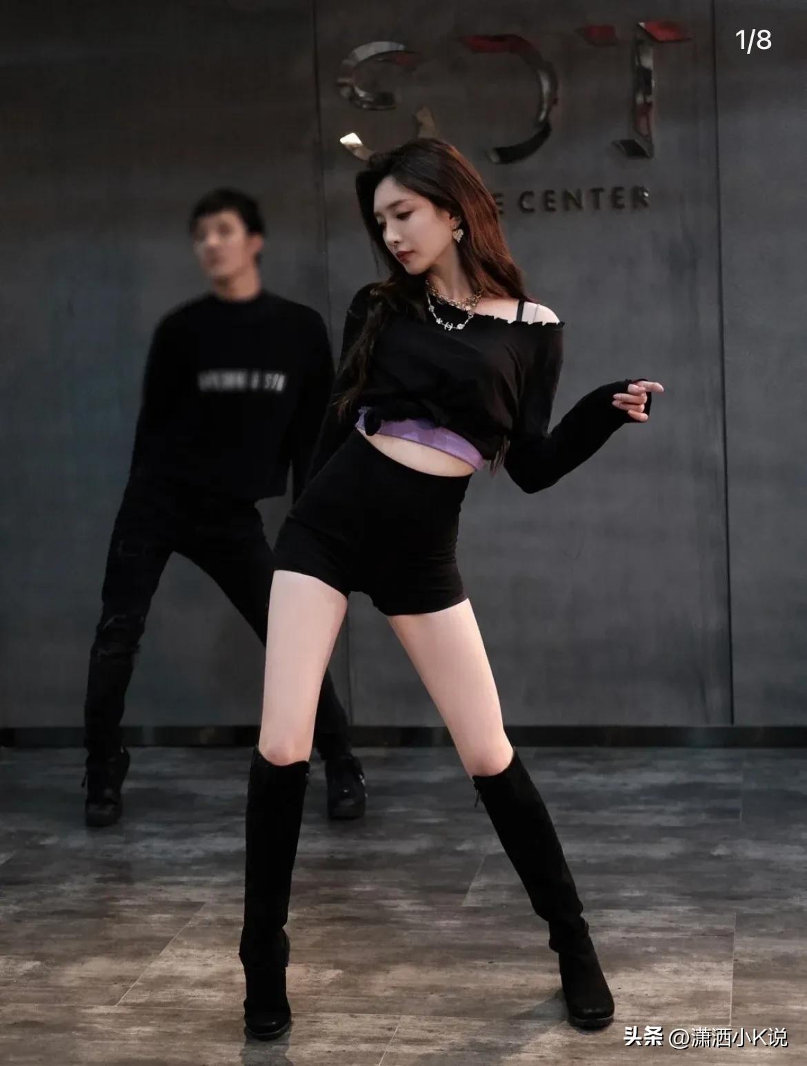 Jiang Shuying of the Long Legs Series in the Entertainment Circle - iMedia