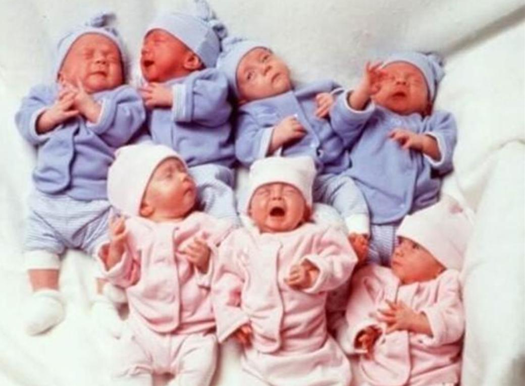 In 1997, American pregnant woman McCoy gave birth to septuplets, and ...