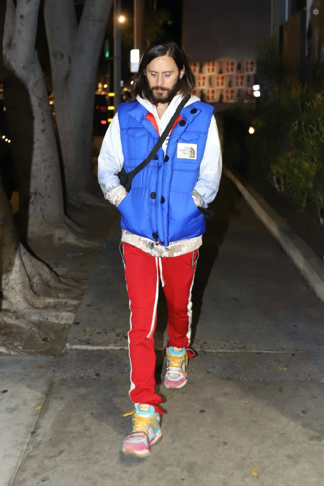 Take a closer look at Jared Leto's dressing style and make the colors ...