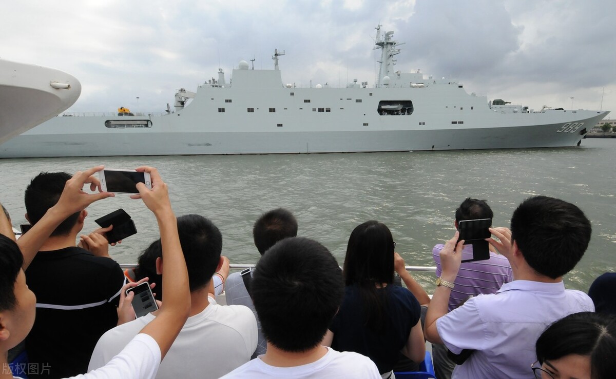 Known as the 40,000-ton "small aircraft carrier", the 075 attack ship ...