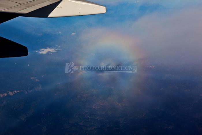 Bright light? What does the mysterious band of light appearing over the ...