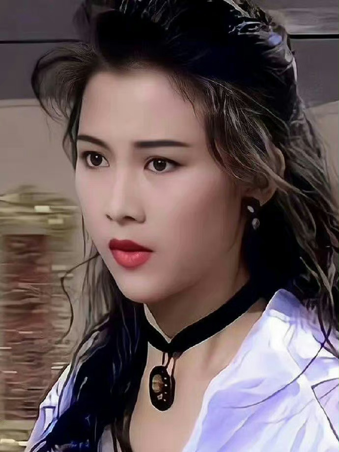 Ada Choi used a skirt to protect Qu Ying from being naked. Netizens: This is the real friendship ...