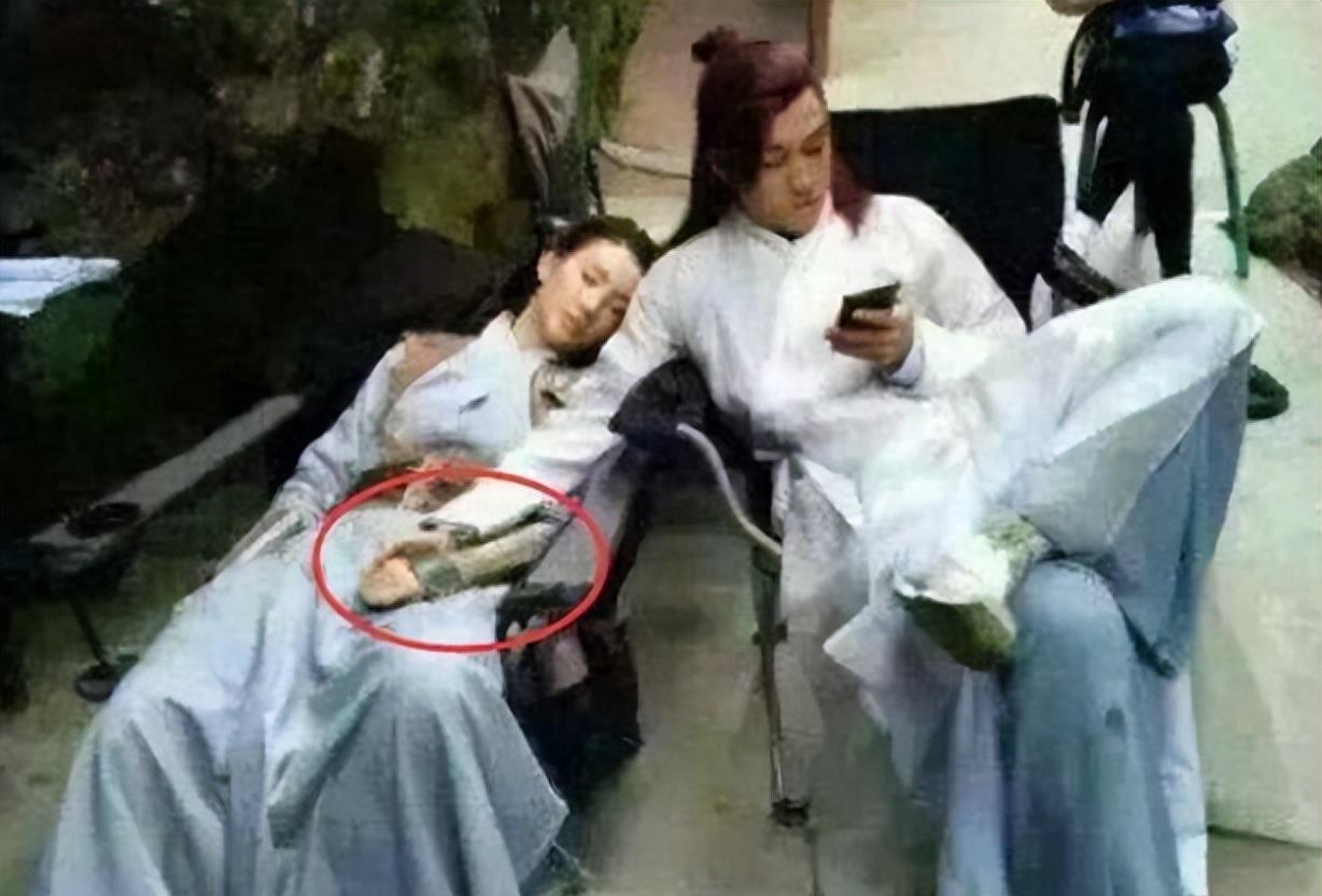 Having a deep relationship with Jin Chen's best friend, and becoming brother and sister with Han ...