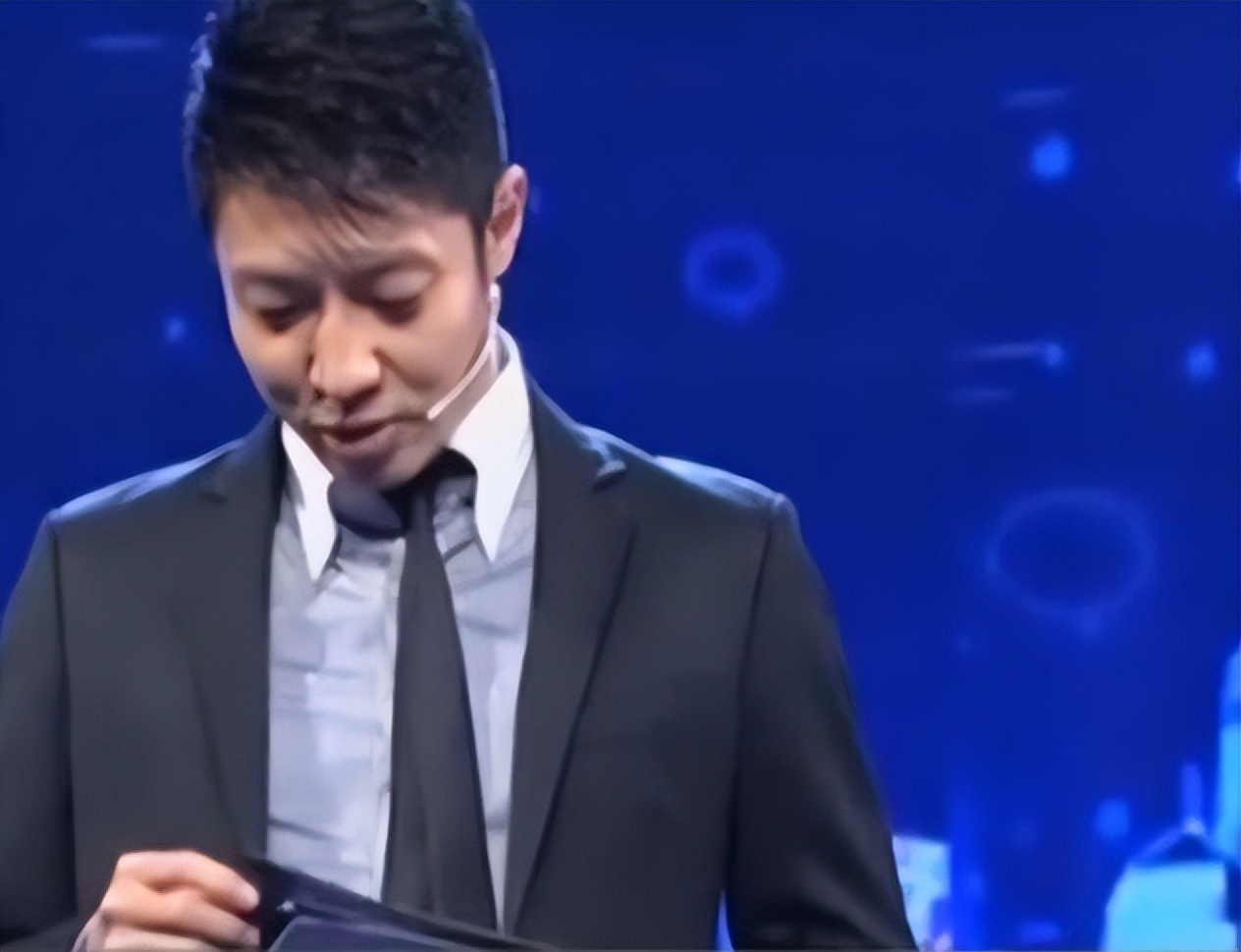 After being in love with Sa Beining for 20 years, he still chooses not ...