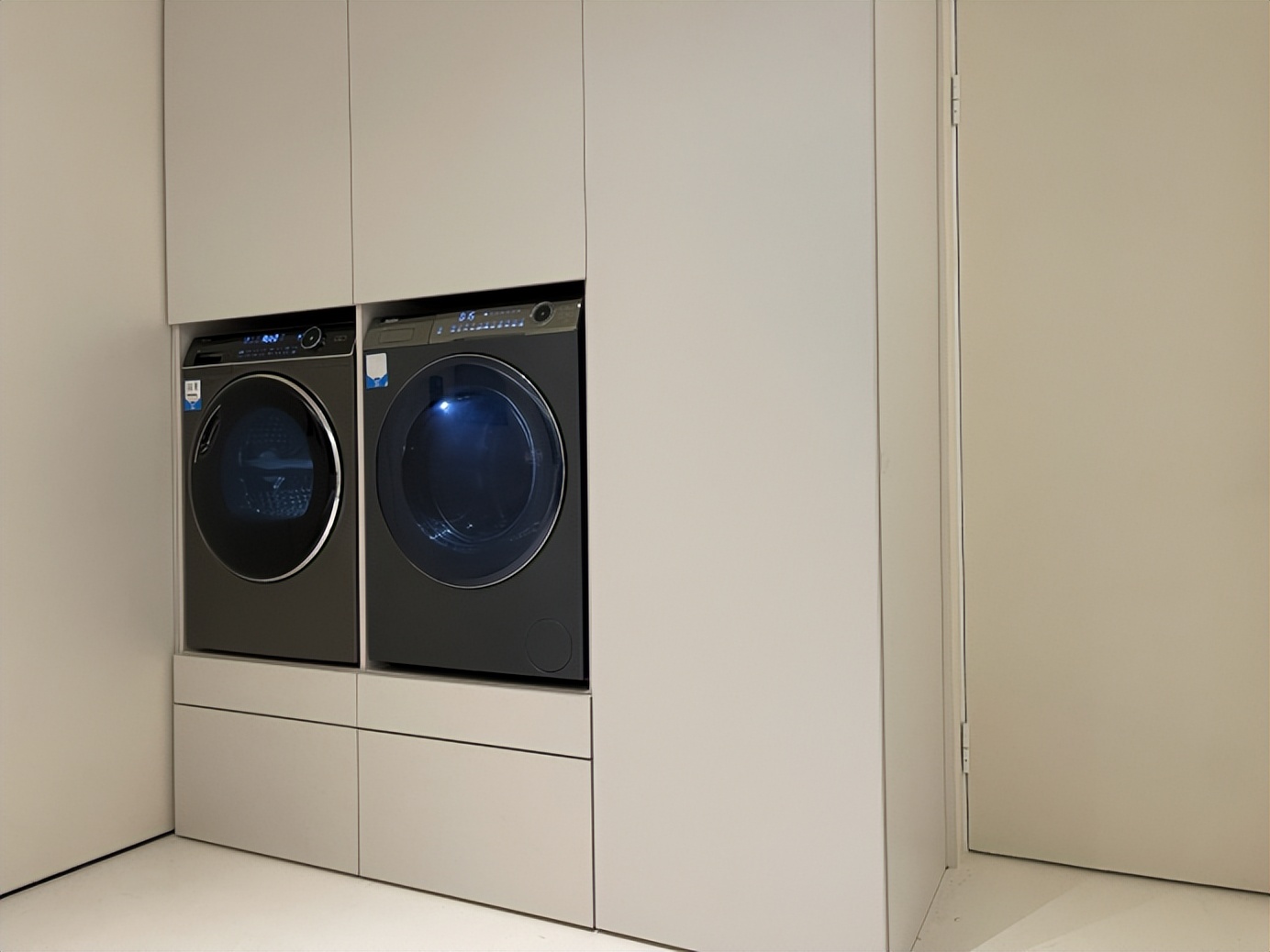 A minimalist washing machine that saves worry, time and effort, and ...