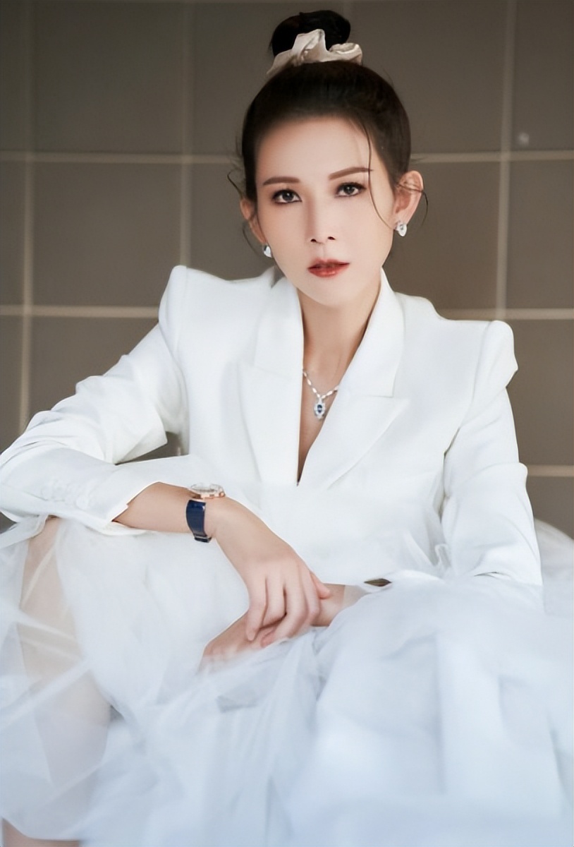 Ada Choi's Legendary Life (1): The bad cards turned against the wind ...