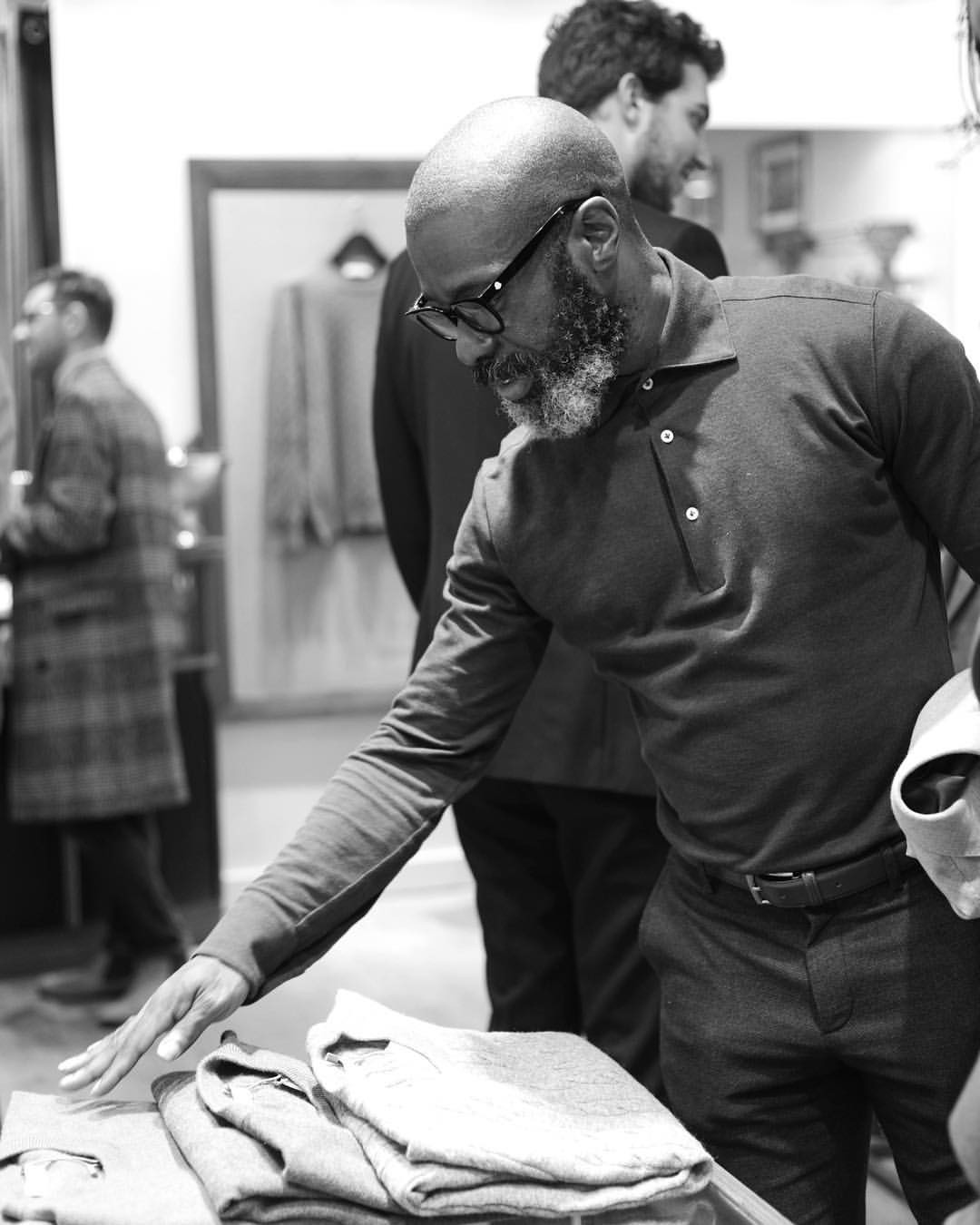 Wear it better than young people! This uncle wears the best look of a ...