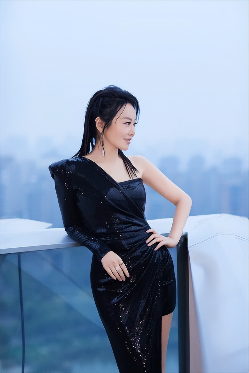 Facts have proved that 52-year-old Yan Ni has become popular in ...