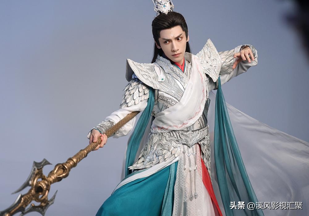 "Long Moon Embers" Luo Yunxi debuted as God of War, Ming Ye is handsome ...