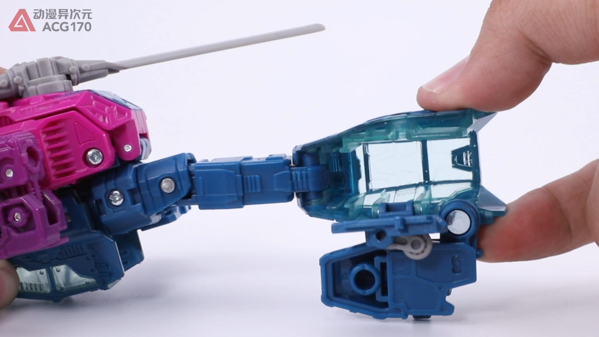 The Decepticon Air Force Adjutant who can transform into a helicopter ...