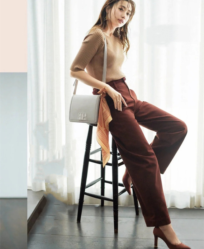 For 40-year-old women, don't only wear black and white!Wearing these 2 ...