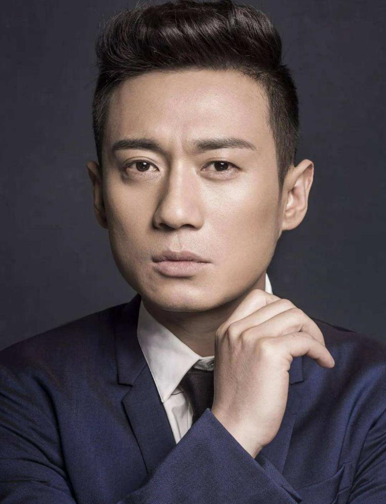 Famous actor Xu Honghao: 10 years older than his wife, playing father ...