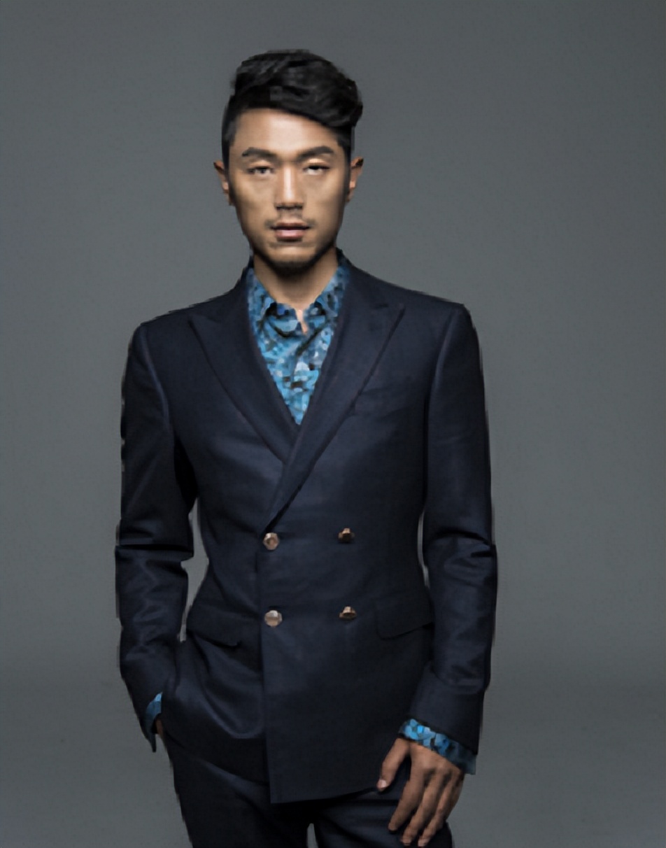 Zhou Jiwei, Ho Run Tung and Song Jia co-starred in "War Smoke ...