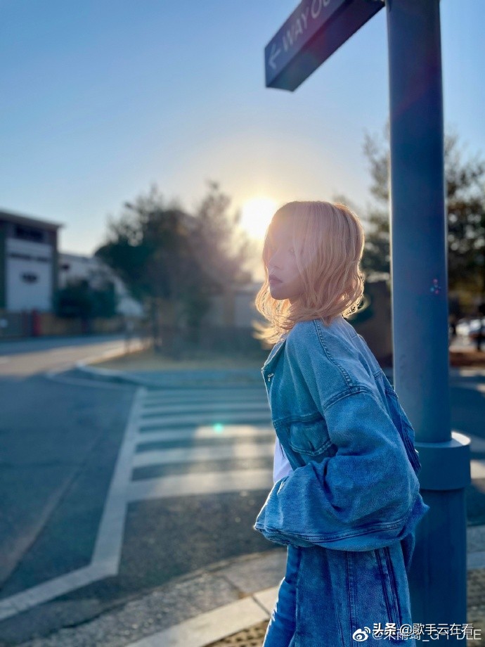 Beautiful artist Song Yuqi enjoys charming photos, so cute - iNEWS