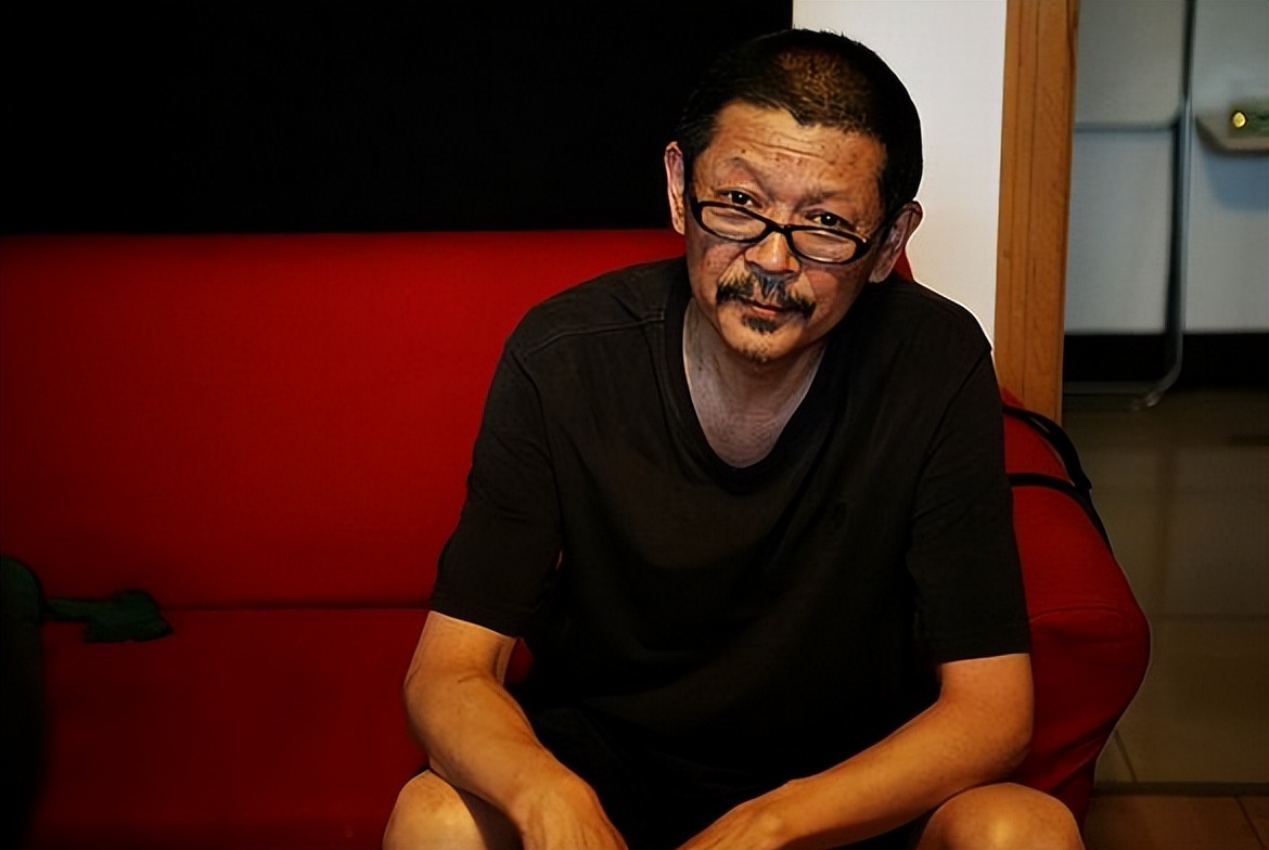 grief! "Xu Sanduo's father" Luo Jingmin passed away. He was on crutches ...