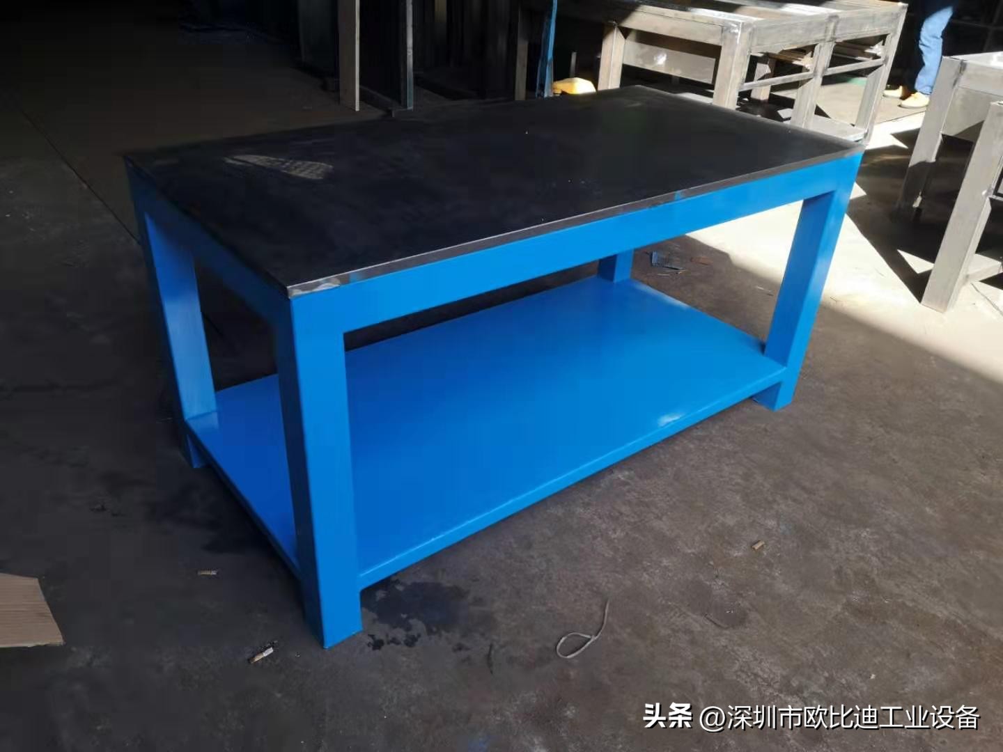 Fitter's work table with pegboard drawers - iNEWS