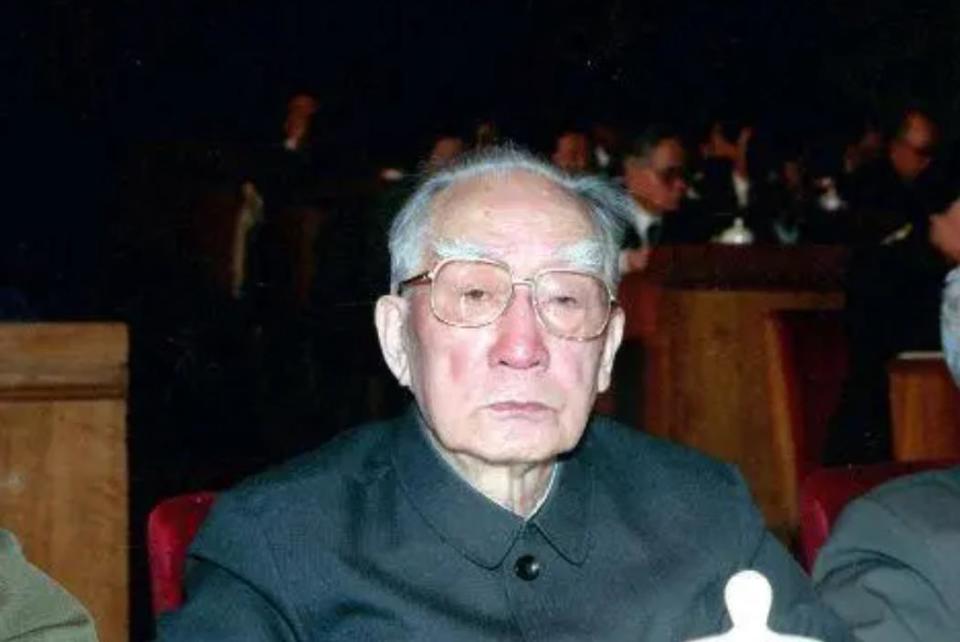 When Deng Xiaoping passed away, Bo Yibo wrote an elegiac couplet with ...