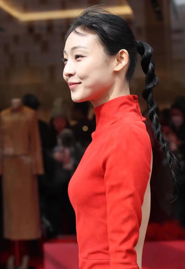 Inventory of Korean entertainment actresses with backless outfits that ...
