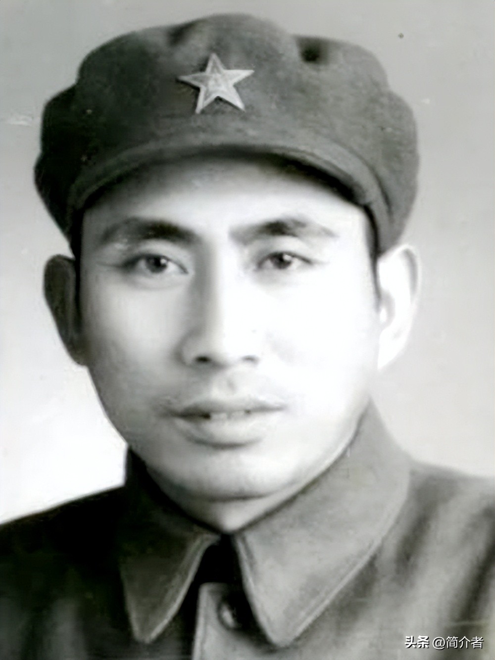 He Dongsheng, the first division commander of the former 113th Division ...