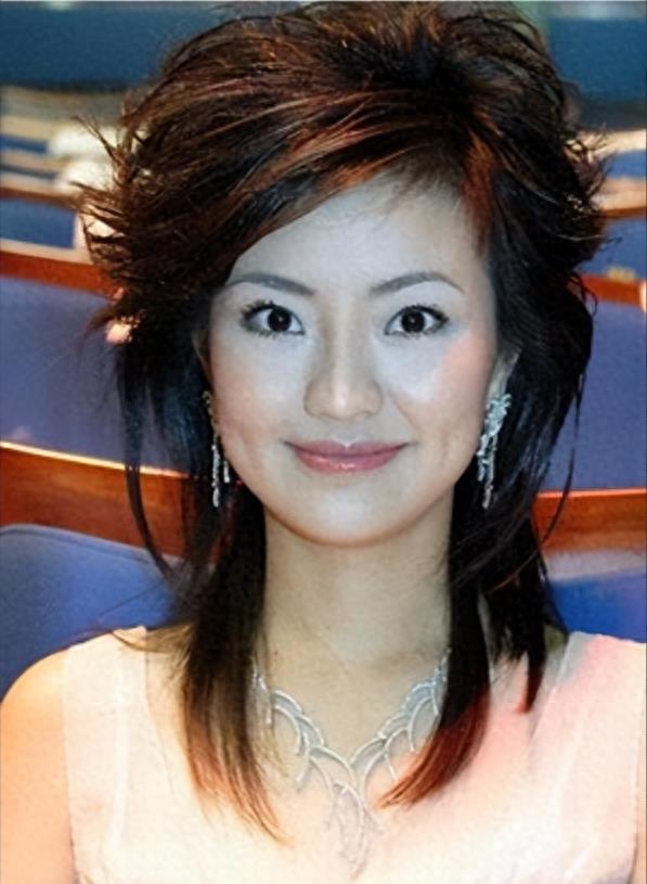 The most beautiful host of CCTV, who lived with Sa Beining for 4 years ...
