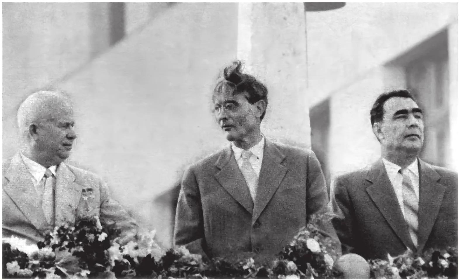 The Soviet Union: The Brezhnev era when the building will collapse (3 ...