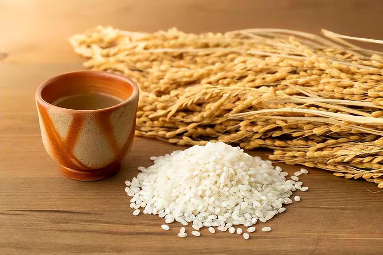 This soft and easy-to-drink pure rice wine is the most versatile with ...