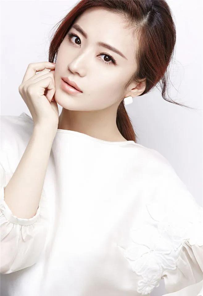 Feng Xiaolian: Bai Xueyang's Spring Biography of Elegant Songs - iMedia