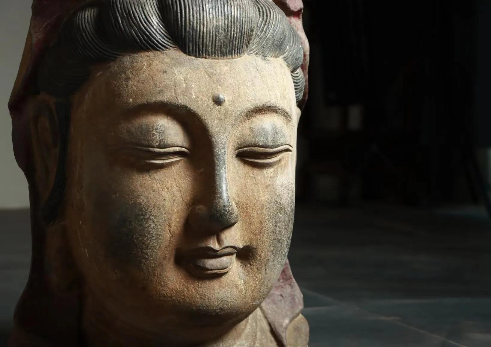 The head of Guanyin Buddha painted in bluestone is 70 meters high and ...