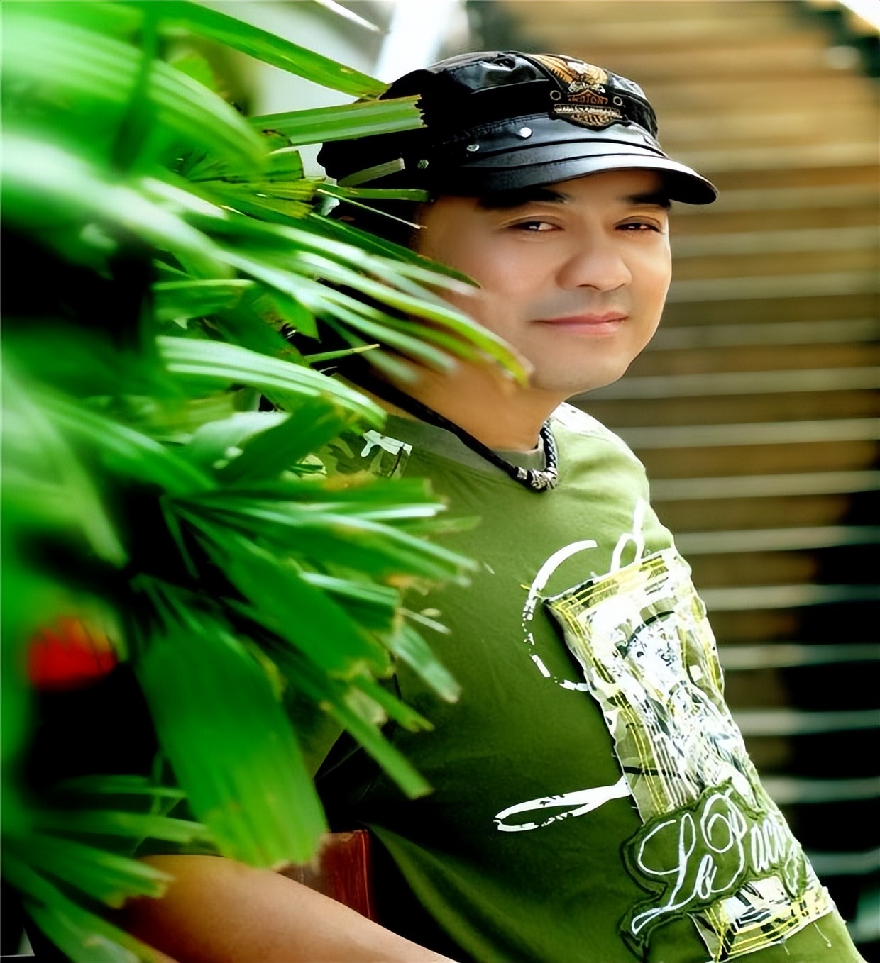 Singers are happy all over the world, and steeds are roaming in the ...