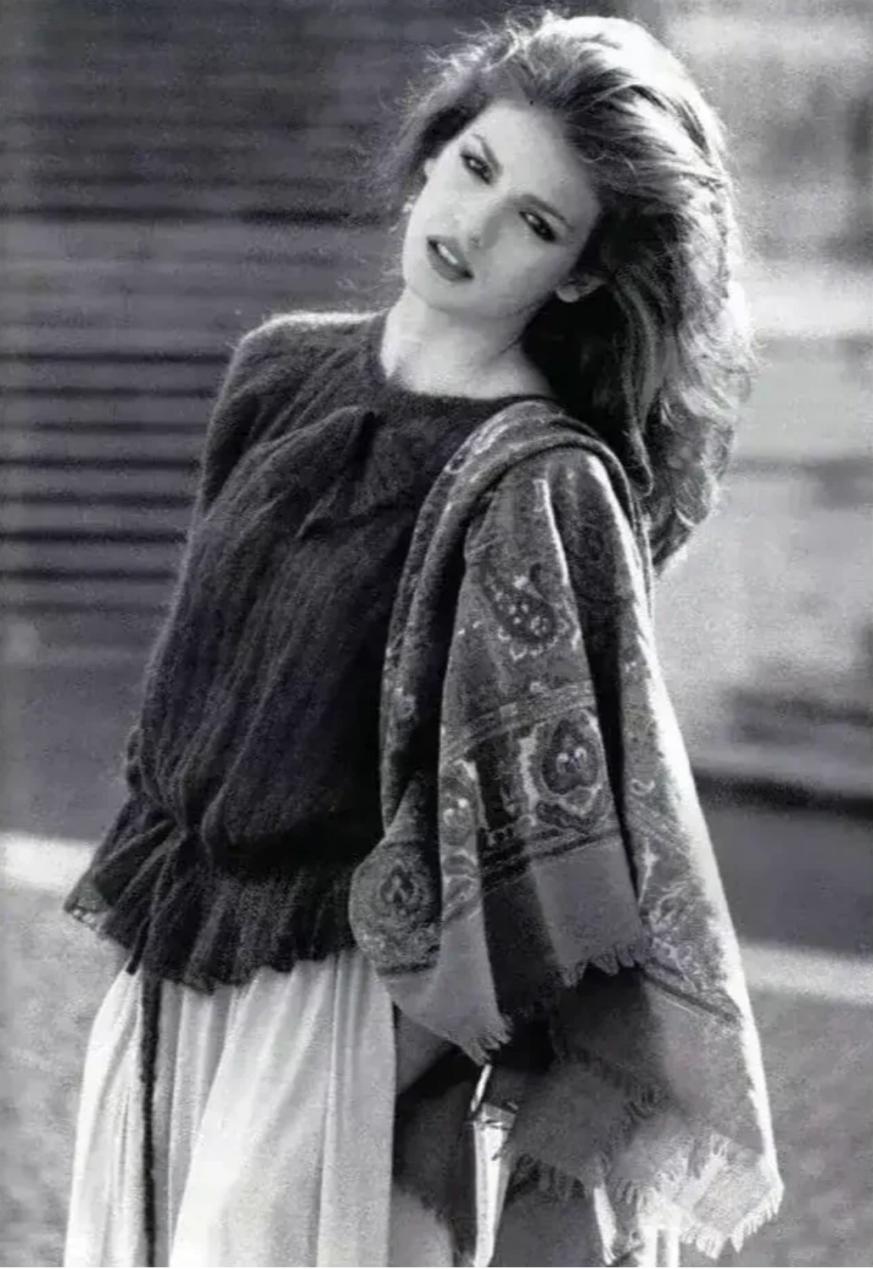 How did the world's first "supermodel" dress up? - iNEWS