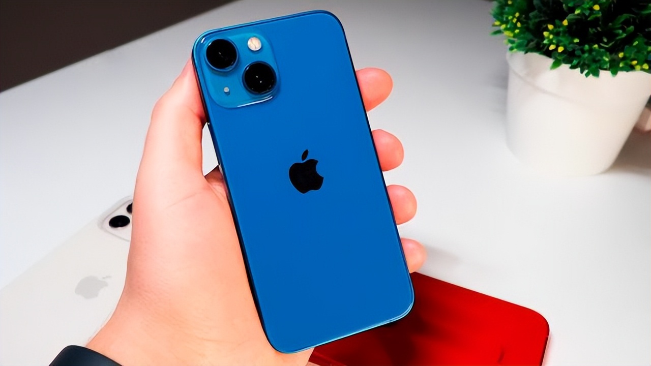 The price of the compact iPhone 12 mini has dropped significantly in ...