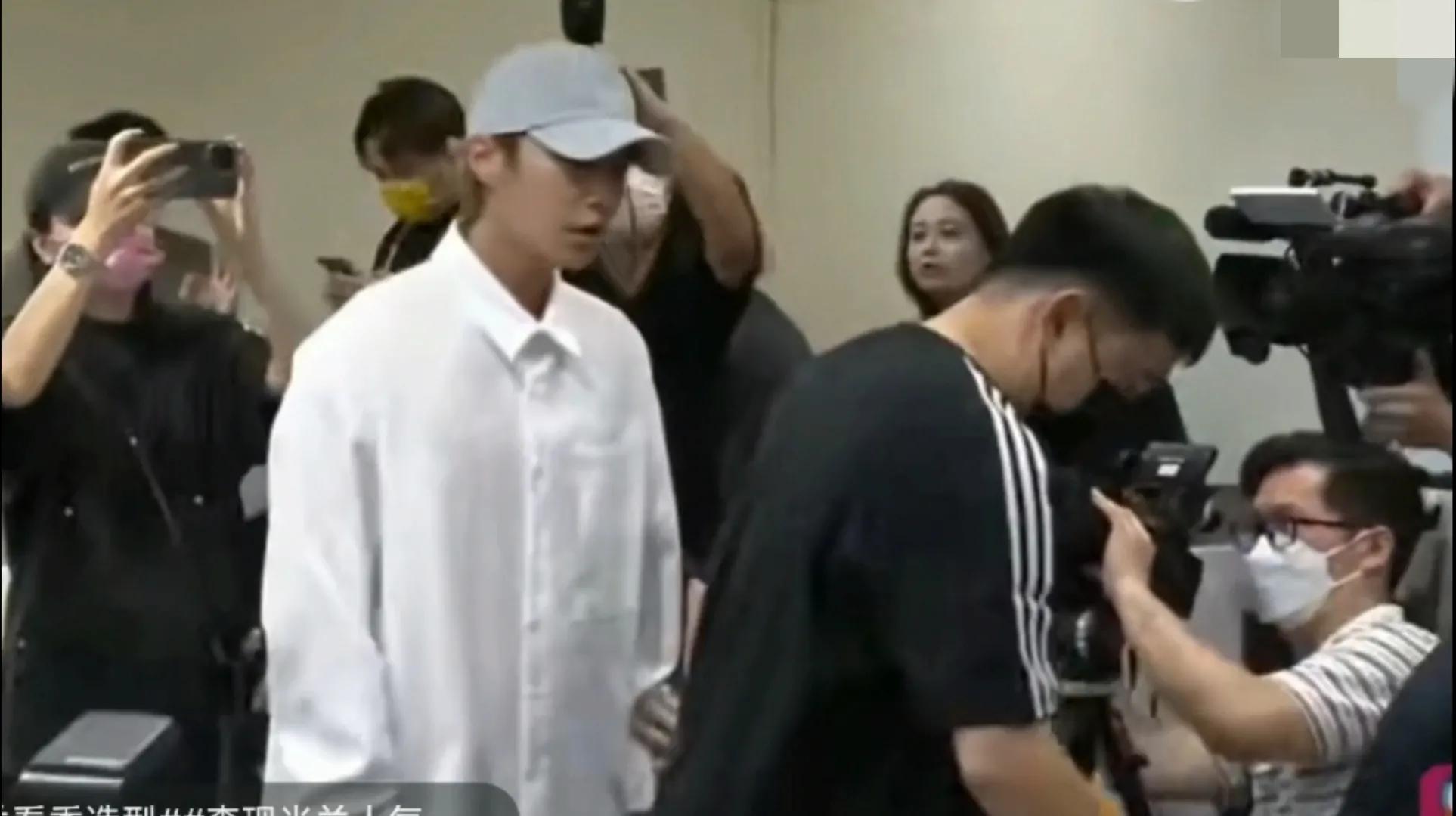 After the indecent video incident, Aaron Yan appeared at the press ...