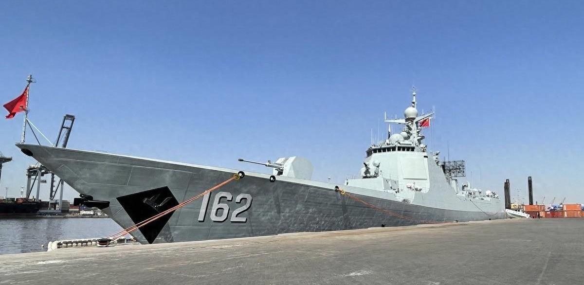 052D The inconspicuous Saudis named 055, not for sale of the People's Liberation Army, a ship ...