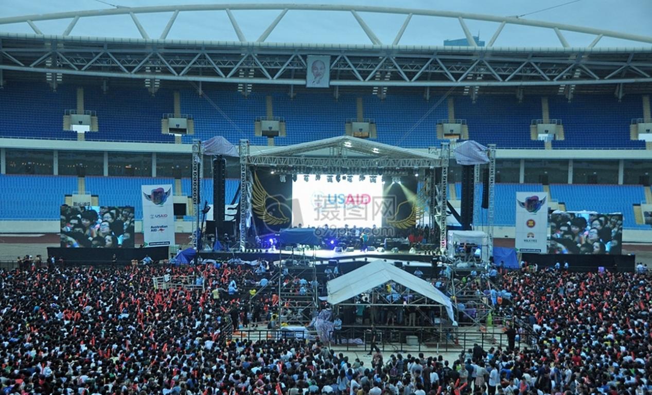 Phoenix Legend Concert: Controversy and Thoughts - iNEWS