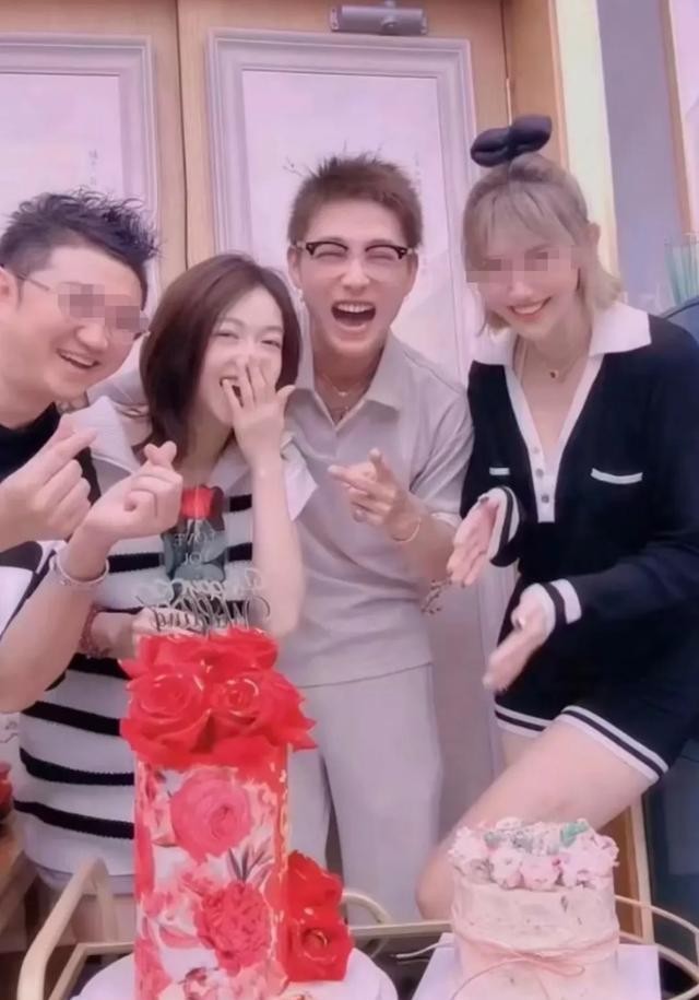 Wu Jinyan and Hong Yao are in the same frame for the first time after ...