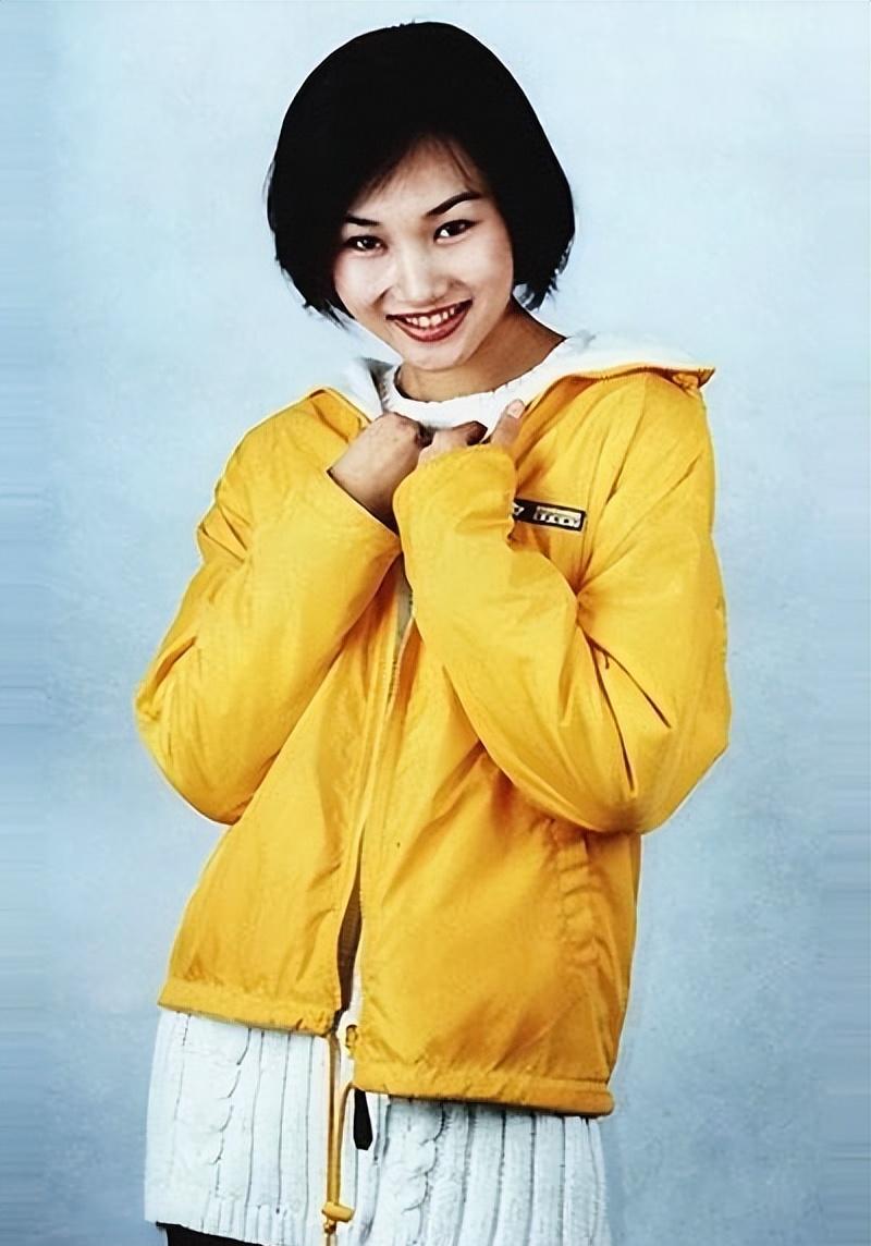 CCTV beauty host Li Zimeng: She is still unmarried at the age of 45 ...