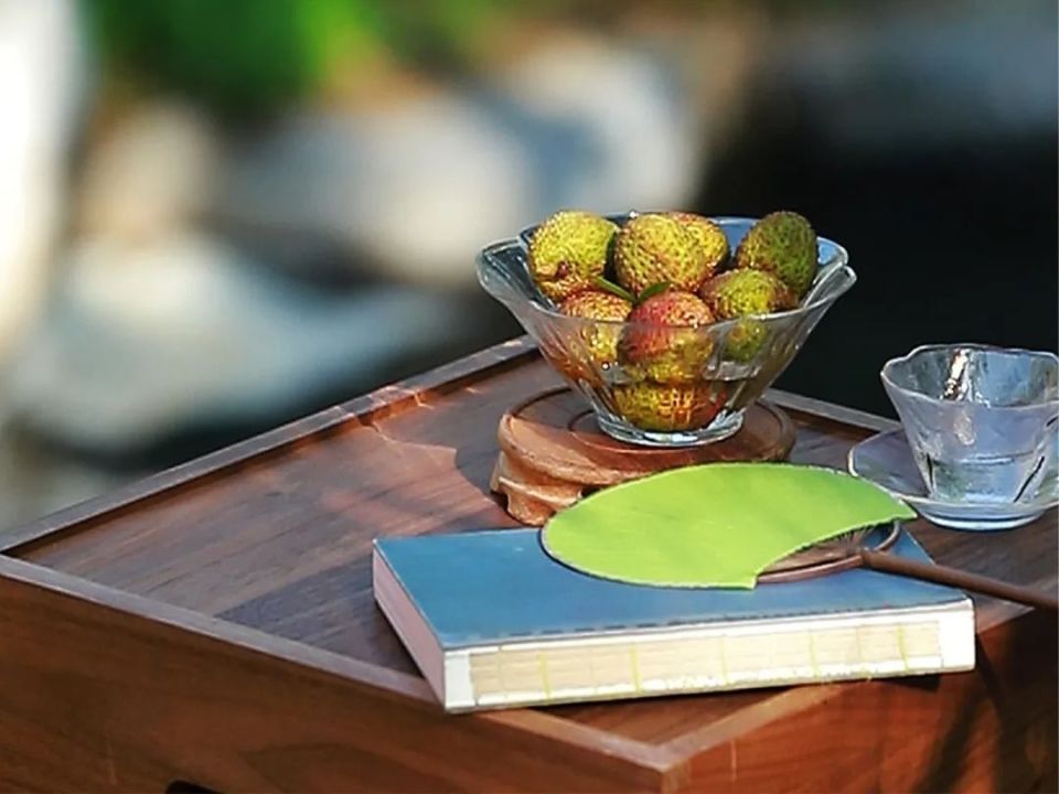 Drink tea and read books, listen to the rain and watch the falling ...