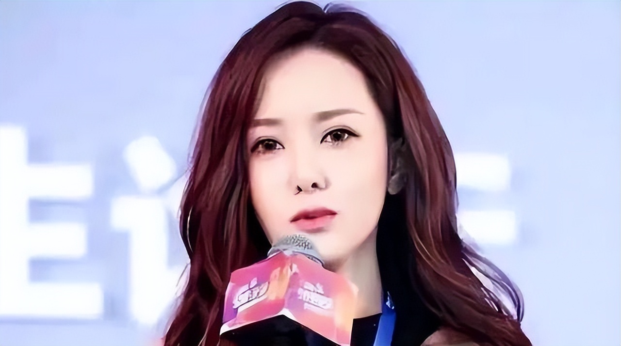 Zeng Ying, who was attacked by the Internet for choking her throat ...