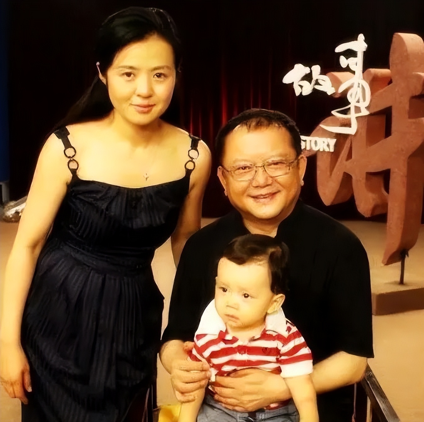 Wang Gang's 38-year-old daughter celebrates her father's birthday! Well ...