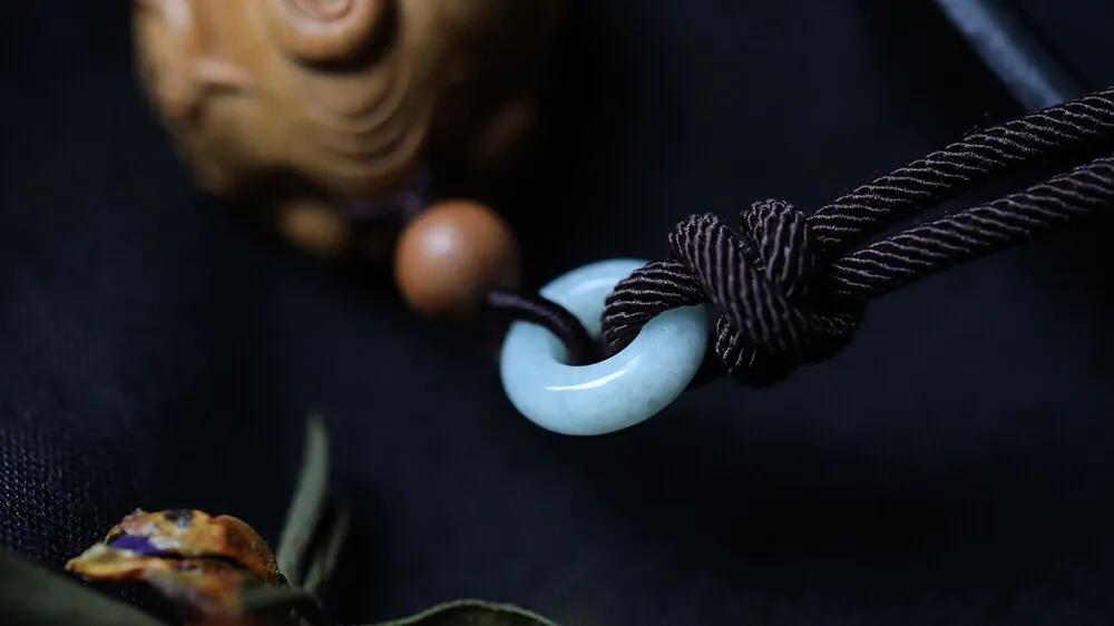 Ruyi back tattoo on Pixiu handle - iNEWS