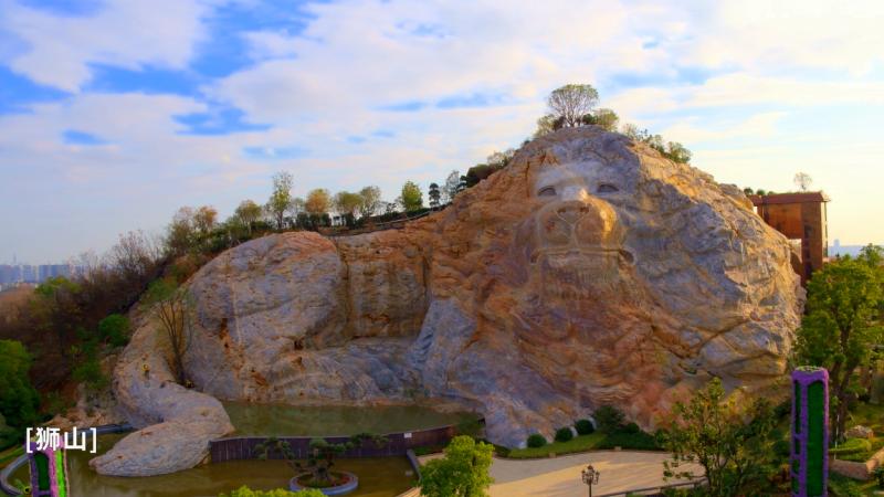 Why are modern people fascinated by the "deep pit hotel" - iNEWS